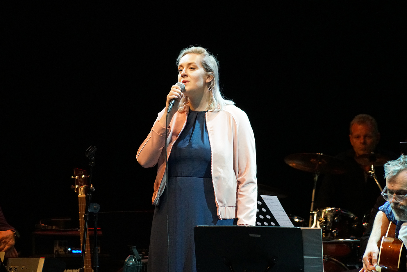 Feiende flott avslutning i Oseberg kulturhus. - Vestfold fylkeskommune